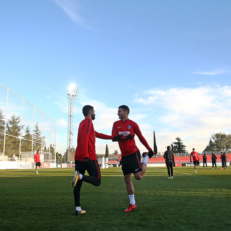 The team prepares the match against Real Madrid at the Wanda Training ...
