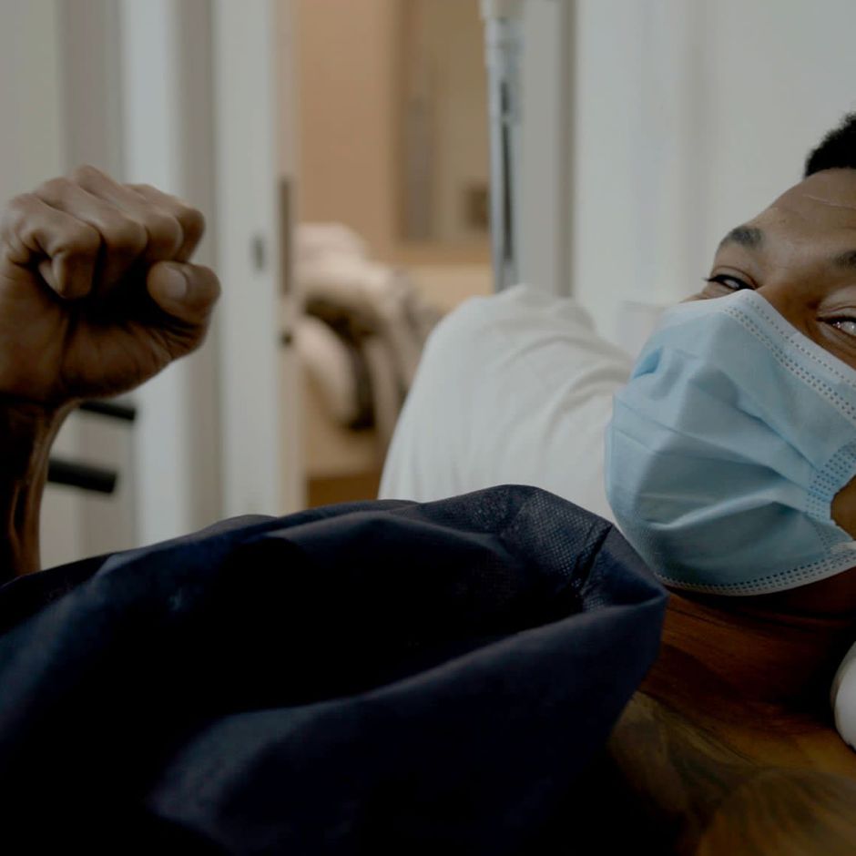 Reinildo undergoes surgery on a ruptured anterior cruciate ligament in ...